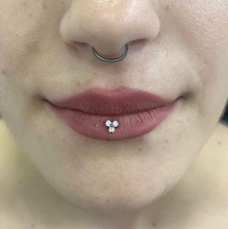 Labret Piercing 60 Ideas Jewerly Pain & Aftercare Complete Guide ...